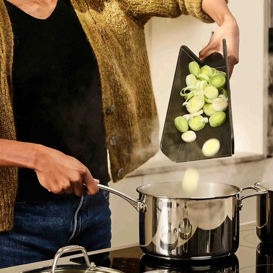 Chop2Pot™ Medium Folding Chopping Board - Black | Berings