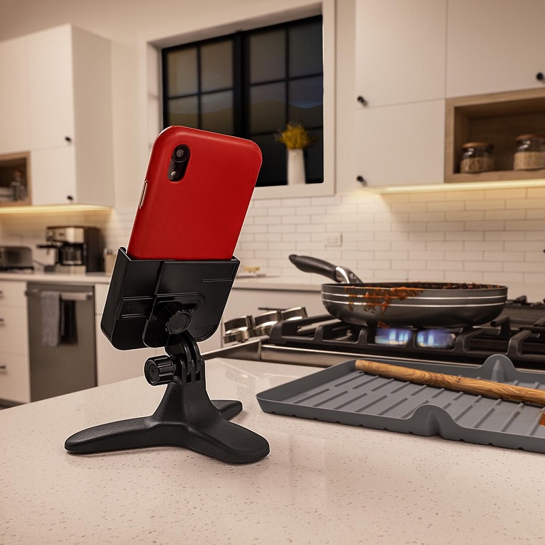 DeskFone Universal Desktop Cell Phone Holder - Black | Berings