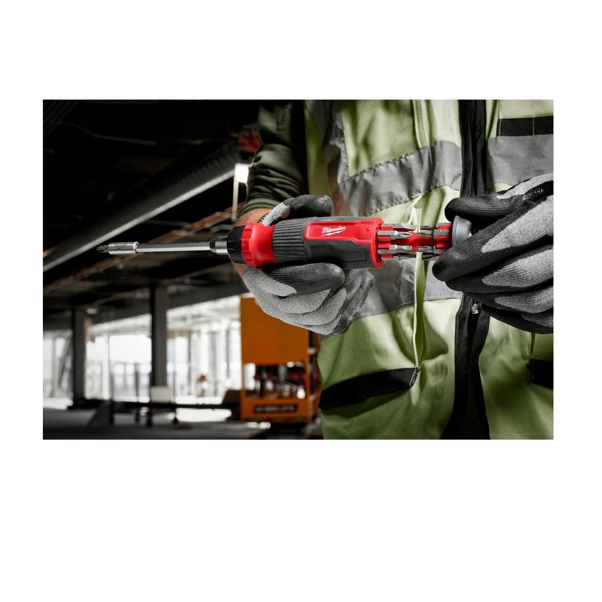 Milwaukee 14-in-1 Ratcheting Multi-Bit Screwdriver | Berings