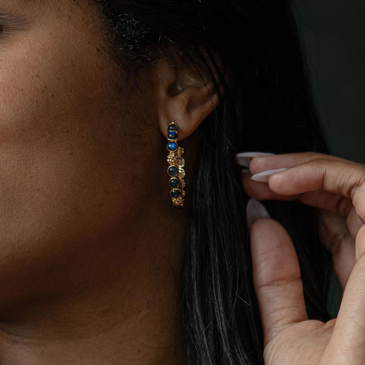 Capucine De Wulf Berry Gem Medium Hoop Earrings - Blue Labradorite | Berings